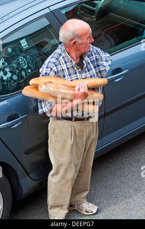 Frenchman holding his daily bread - France Stock Photo - Alamy
