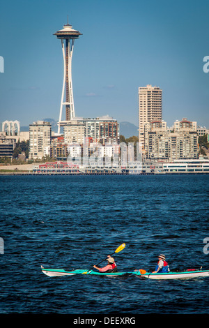 Kayaking, Seattle, skyline Stock Photo - Alamy