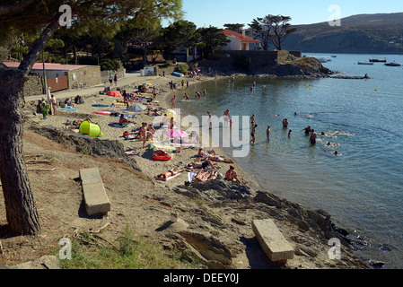 cadaques beach catalonia spain Stock Photo - Alamy
