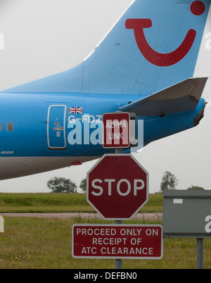 Airport runway Stop warning sign Stock Photo: 19179996 - Alamy