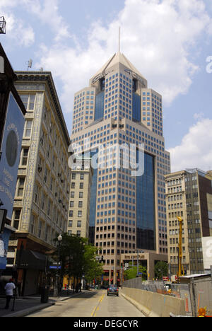The Highmark building or Fifth Avenue Place in the city of Pittsburgh ...