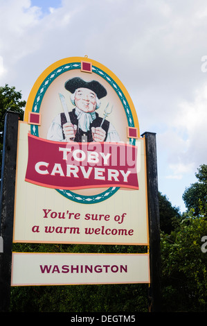 'Traditional Sunday Roast' sign outside a British pub Stock Photo - Alamy