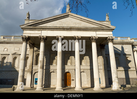 Bank of Ireland Building in the city center of Dublin - DUBLIN, IRELAND ...
