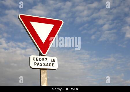 Cedez Le Passage Give Way road sign Stock Photo: 34387084 - Alamy