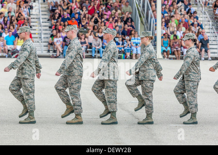 Female airmen march into parade field during United States Air Force ...