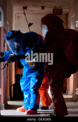 Members of the 61st Civil Support Team (CST), Arkansas National Guard ...