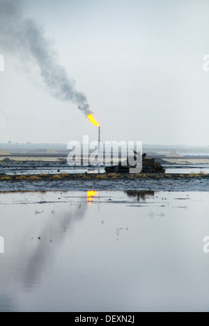 Burgan Oil Field Kuwait Oil Pipeline And Gas Flare 2nd Largest Field ...