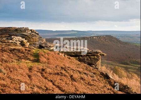 View along Curbar Edge towards Froggatt's Edge in background, in Peak ...
