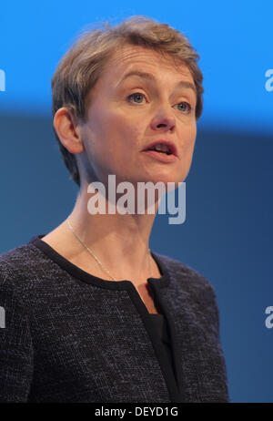 Home Secretary Yvette Cooper and Business and Trade Secretary Jonathan ...