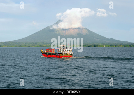 El Che Guevara ferry, in front of Concepcion Volcano, Ometepe Island ...