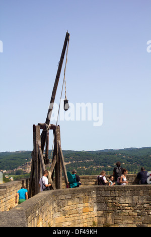 medieval counterweight trebuchet Stock Photo - Alamy