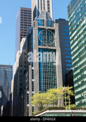Banco Santander and Lever House Buildings on Park Avenue, NYC Stock ...