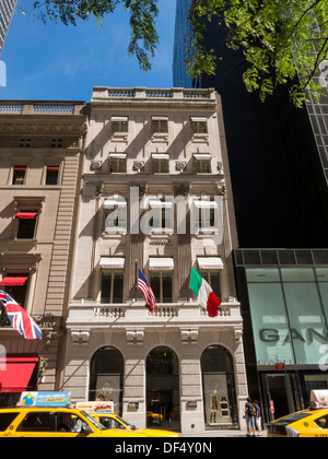 Versace flagship store Fifth Avenue New York City Stock Photo: 23746300 - Alamy