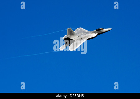 F22 Raptor in flight Stock Photo - Alamy