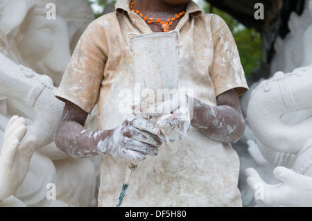 Paint spray gun in the hands of a painter close up Stock Photo - Alamy
