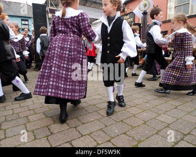 welsh woollen fabric in traditional style , known as 'brethyn cartref ...