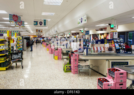 Customers at the checkout of a Tesco store Stock Photo - Alamy