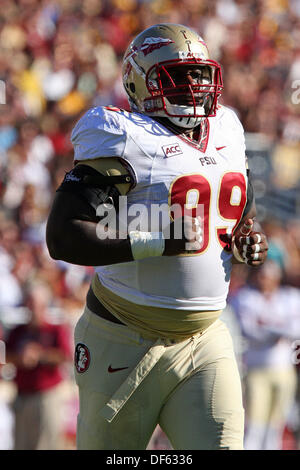 Florida State defensive tackle Anthony McCloud (92) reaches toward ...