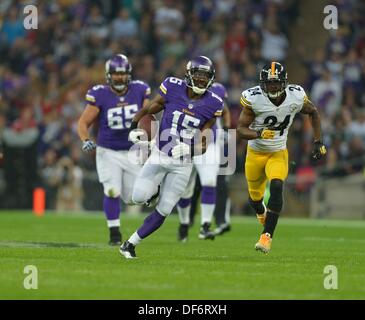 Minnesota Vikings wide receiver Greg Jennings (15) receives ...