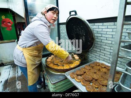 Xian's Persimmon cakes (shì zi bǐng) are a very popular local snack ...