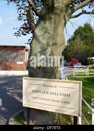Welcome to Wheelock Hall Farm shop sign, Cheshire UK Stock Photo - Alamy