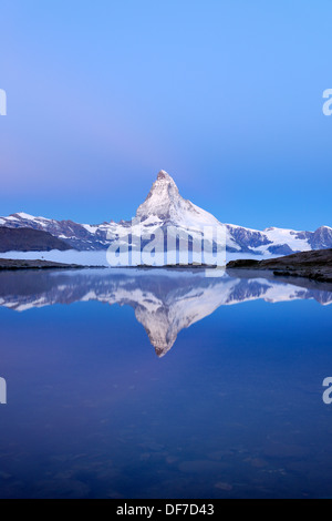 Mt Matterhorn reflected in Stellisee Lake at dusk, Zermatt, Canton of ...