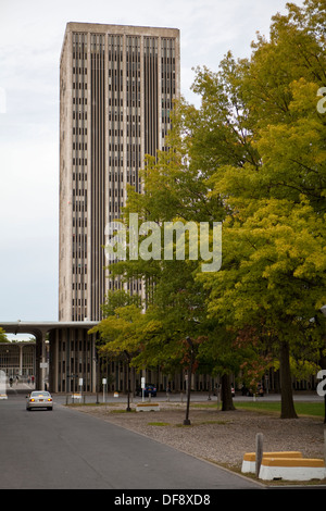 State University of New York at Albany, modern architecture, fountain ...