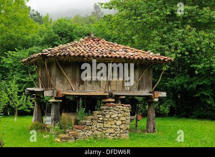 Traditional wooden barn on stilts near Sete Cidades on Sao Miguel Stock ...