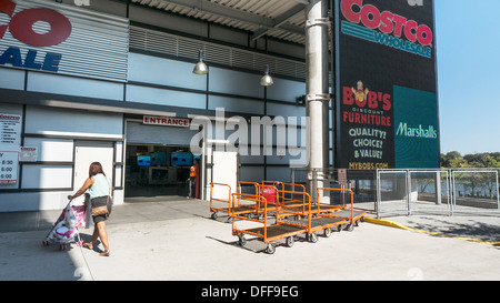 Shoppers at a Costco warehouse club supermarket in the East Harlem ...