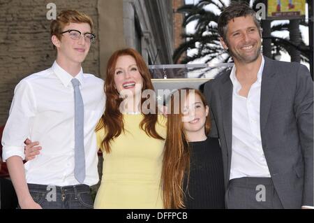 Caleb Freundlich, Julianne Moore, Liv Freundlich and Bart Freundlich ...