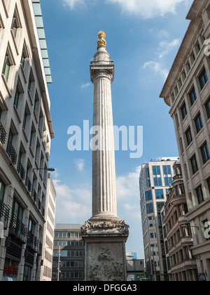 The Monument in Pudding Lane marking the Great Fire of London in 1666 ...
