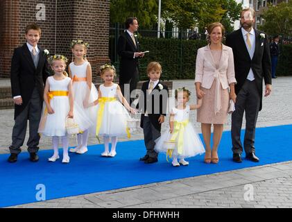 (L-R) Paola ten Cate, Tjalling ten Cate, Julia ten cate and Princess ...