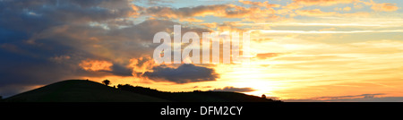 Sunset at Ivinghoe hills, Buckinghamshire, England Stock Photo - Alamy