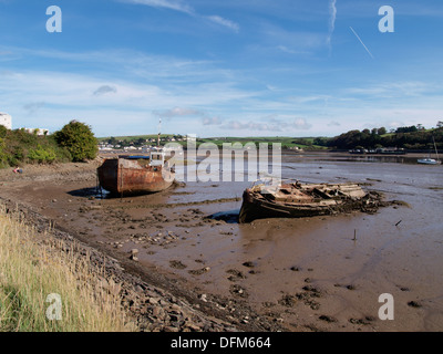 Old abandoned rusting boats in a boat graveyard on the river Tamar in ...