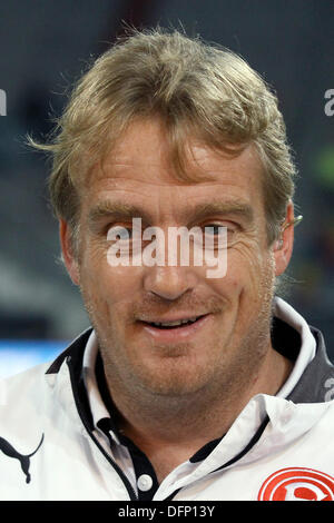 The coach of Greuther Fuerth, Mike Buskens, is pictured before kickoff ...