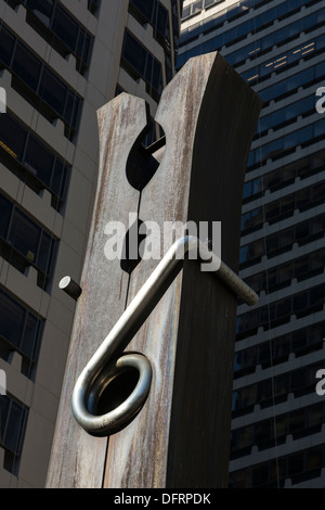 Clothespin steel sculpture, by Claes Oldenburg, Centre Square, 1500 ...