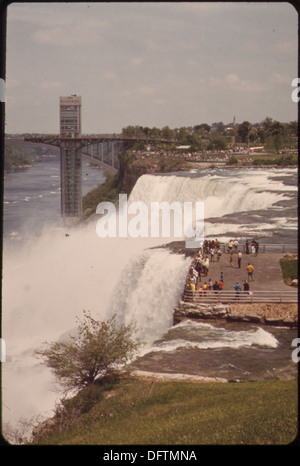 Geography: Niagara Falls, seen from a distance. Coloured engraving ...