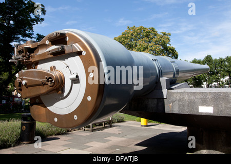 15-inch naval guns from HMS Ramillies & HMS Roberts outside Imperial ...