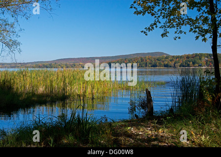 A view of the Ottawa River from Hudson, Quebec Stock Photo - Alamy