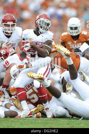Oklahoma Sooners running back Damien Williams (26) heads to the end ...