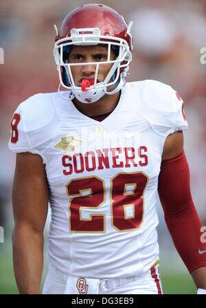 Oklahoma running back Alex Ross (28) runs from Iowa State defensive ...