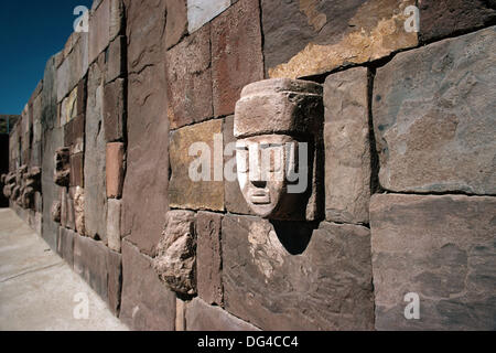 Stone Inca face sculpture on the shore of Lake Titicaca in Peru Stock ...