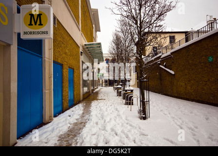 Snow covers the streets of London,2nd of February, 2009,the heaviest ...