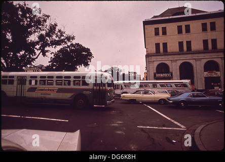 BLOCKED INTERSECTION BECOMES INSTANT TRAFFIC JAM Stock Photo - Alamy