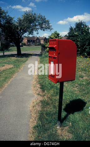 An Elizabeth II letterbox, or lamp box mounted on a pole Stock Photo ...