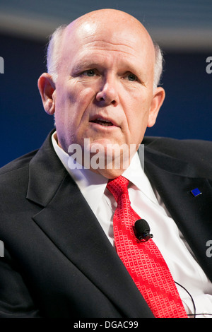 Daniel F. Akerson, chairman and chief executive officer of General ...