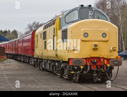 Preserved class 37 diesel locomotive 37263 at Arley, Severn Valley ...