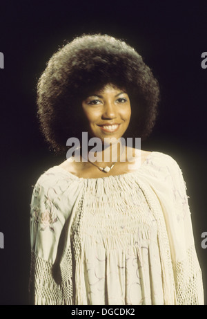 LINDA LEWIS UK pop singer in 1975 Stock Photo - Alamy