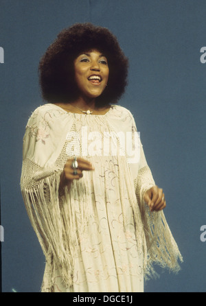 LINDA LEWIS UK pop singer in 1975 Stock Photo - Alamy