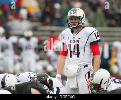 CINCINNATI, OH - OCTOBER 14: Cincinnati Bearcats tight end Chamon ...